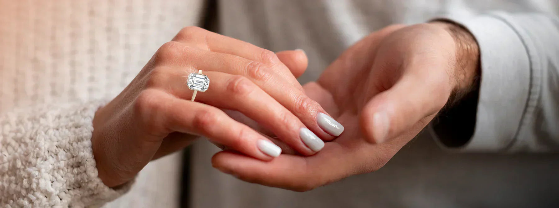 Prong Setting vs. Bezel Setting: Which One is Right for You? – Azzallure