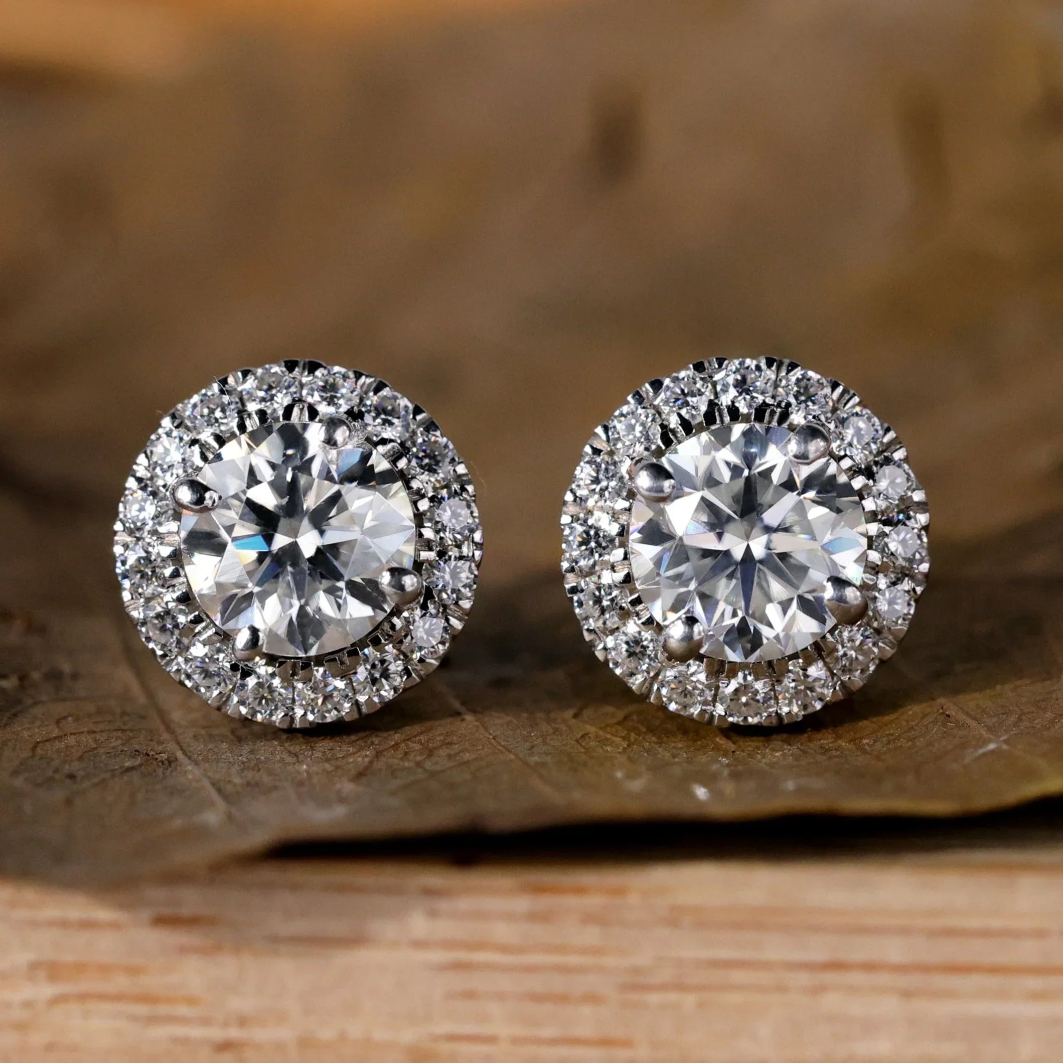 What Size Diamond Earrings Should I Buy? – Azzallure
