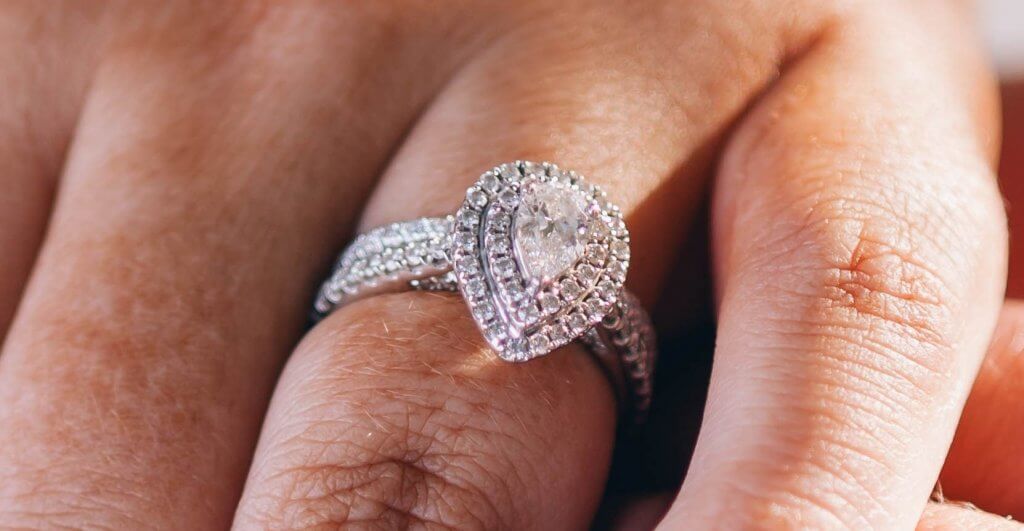 F Color Diamonds: A Guide to Their Value and Appeal – Azzallure